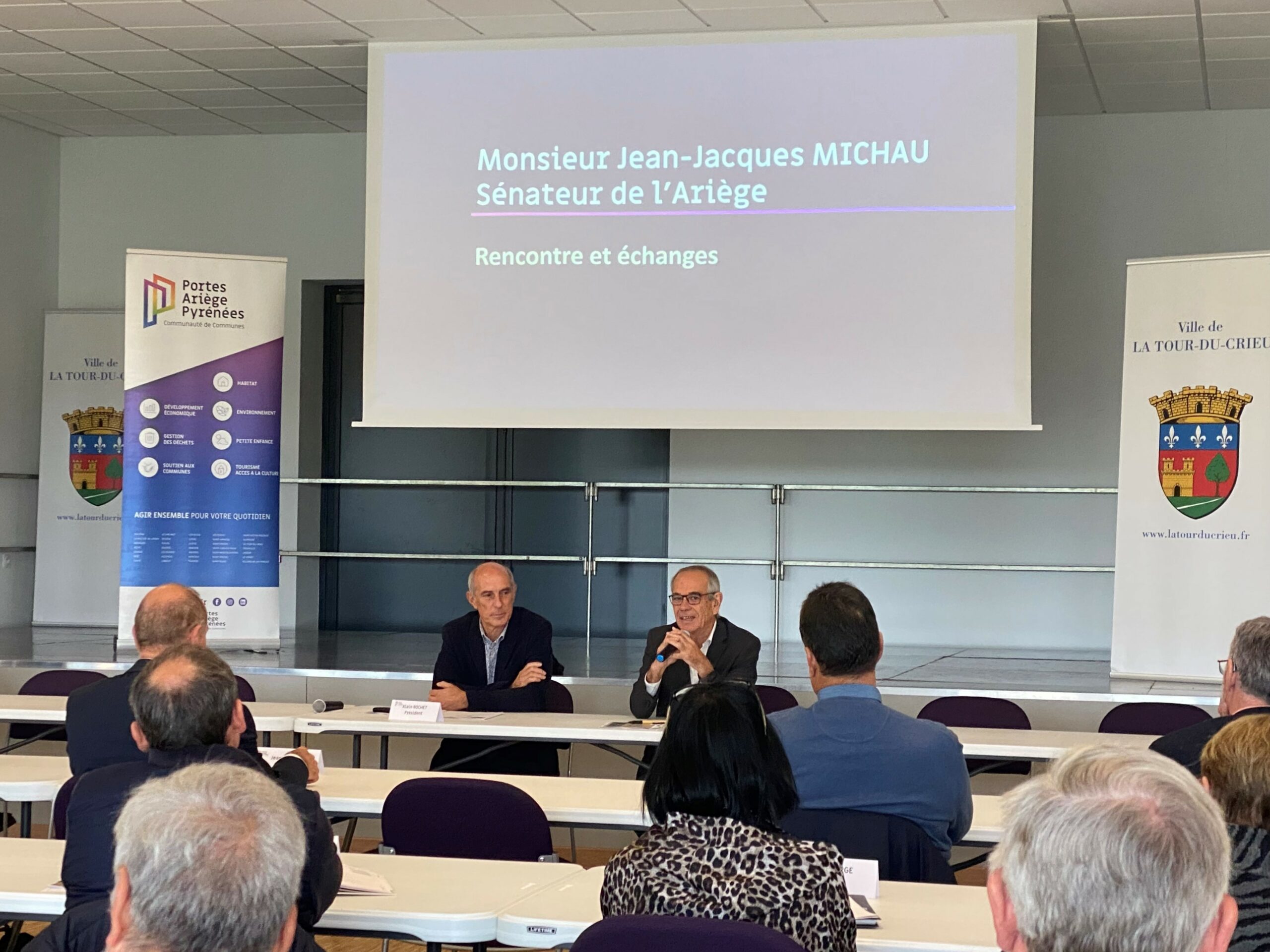 Une conférence des maires riche à La Tour-du-Crieu en présence de Jean ...